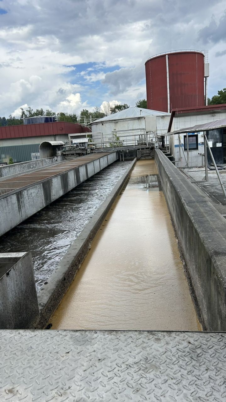 Na centralni čistilni napravi Domžale-Kamnik odpadna voda tokrat onesnažena s kuhinjsko maščobo ...