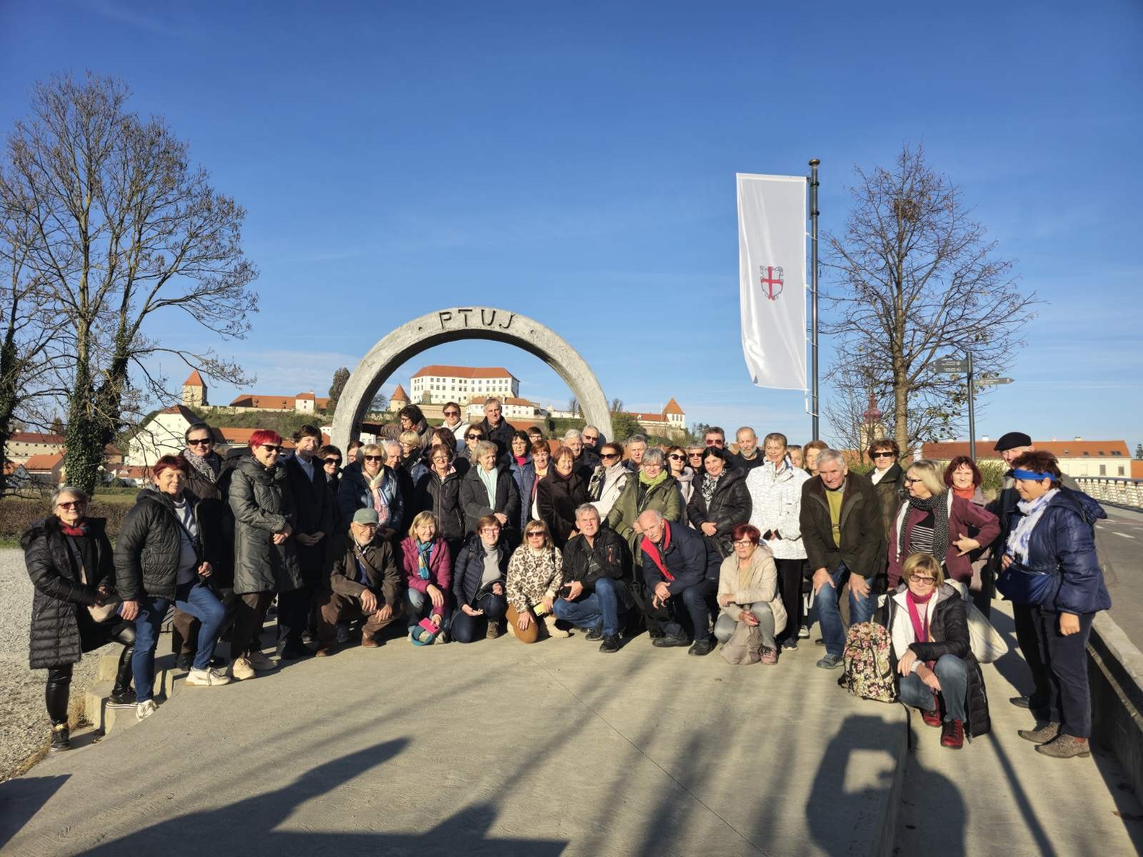 Ekskurzija društva Lipa: Ogled stolpa Kristal, Steklarne Rogaška in ...