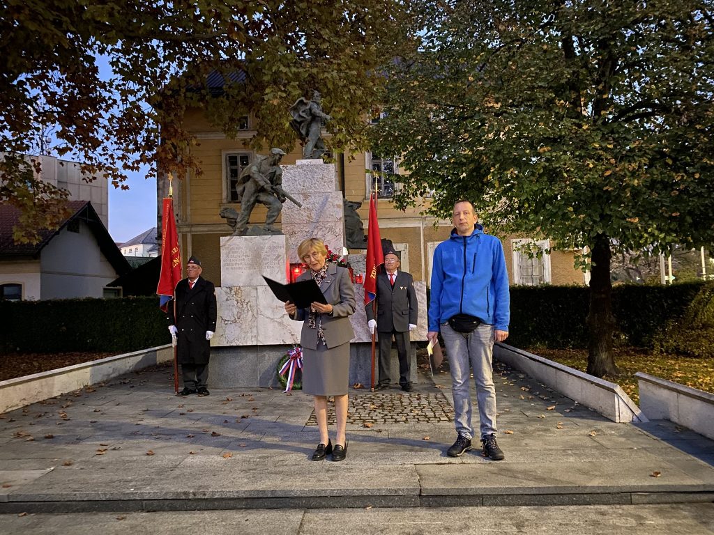 Spominska slovesnost ob spomeniku v Domžalah - domžalec.si