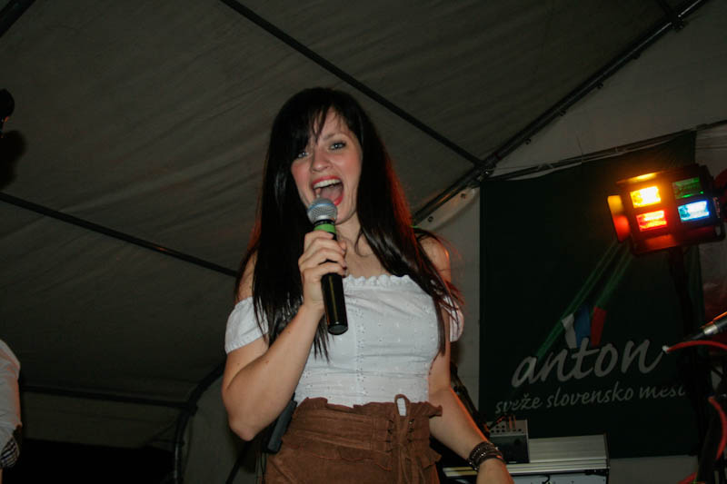 Lepa dekleta,okusni brancini in dobra zabava. To je ihanska veselica ...