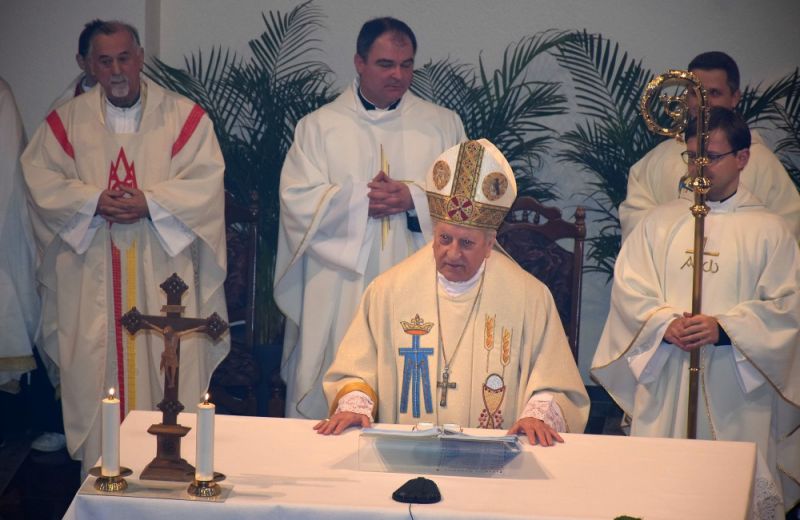 Kardinal Franc Rode daroval sveto mašo v cerkvi Sv. Jožefa na Viru ...